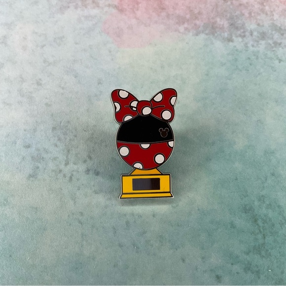 Disney | Accessories | Minnie Mouse Trophy Hidden Mickey Disney Pin ...